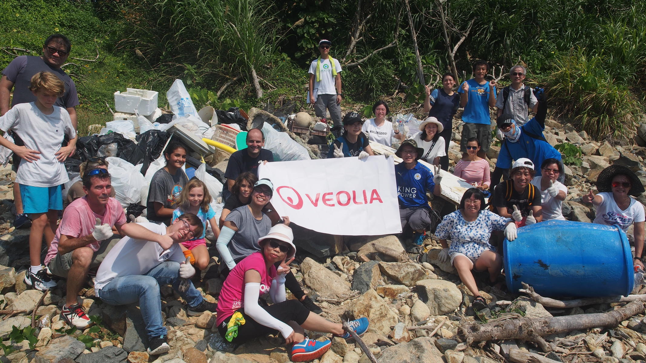 Veolia staff and families collected 150kg of trash on Sai Kung Little ...